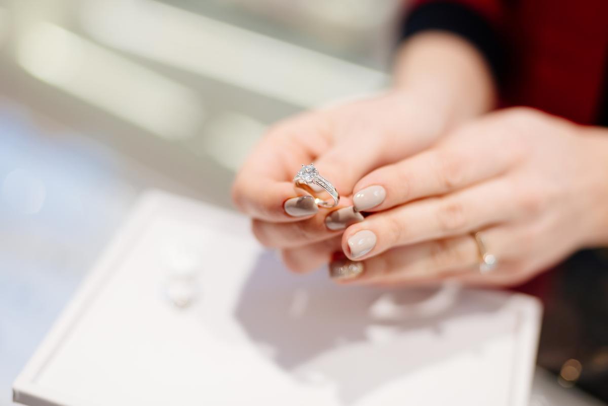 A Guide to Oval Shaped Diamonds – khals jewelry